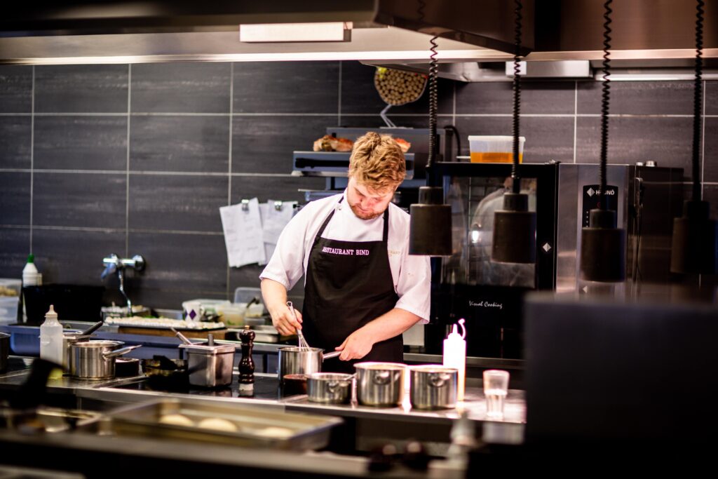 What is a Commissary Kitchen? Pros and Cons Explained - Menubly