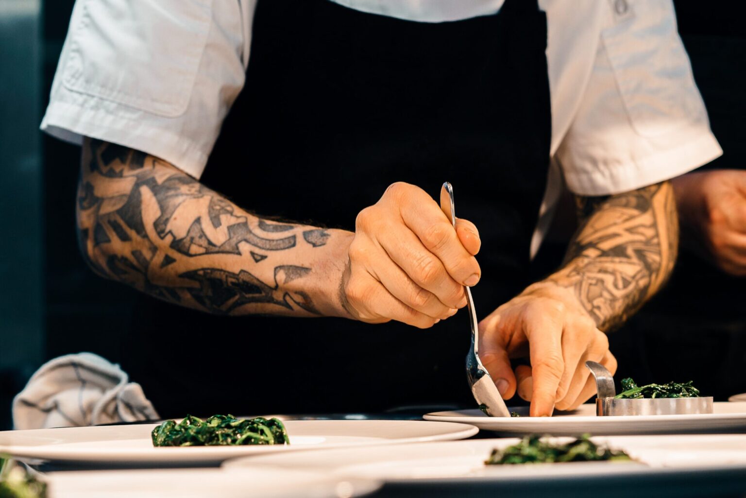 Commis Chef Job Description, Responsibilities & Qualifications - Menubly