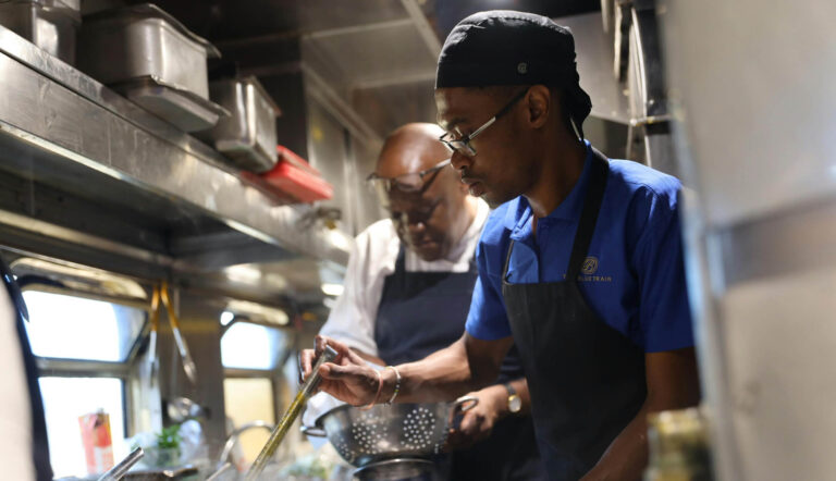 What Is a ghost kitchen? How it works + Pros and Cons - Menubly